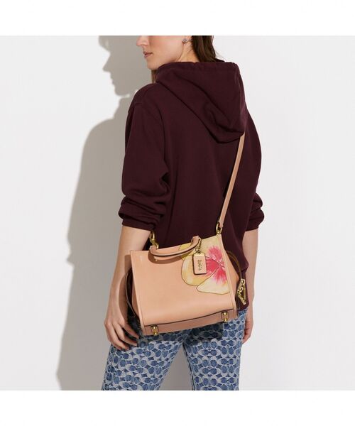 COACH（コーチ）の「日本限定【COACH X Koki】ローグ 25 オリジナル ナチュラル レザー ウィズ パンジー（ショルダーバッグ ...