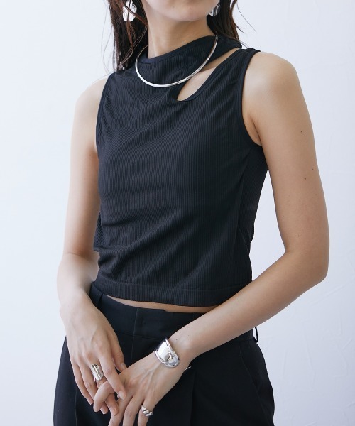 【セール】カットアウトカップ付きタンクトップ（タンクトップ）｜QFORON（キュフォロン）のファッション通販 - ZOZOTOWN