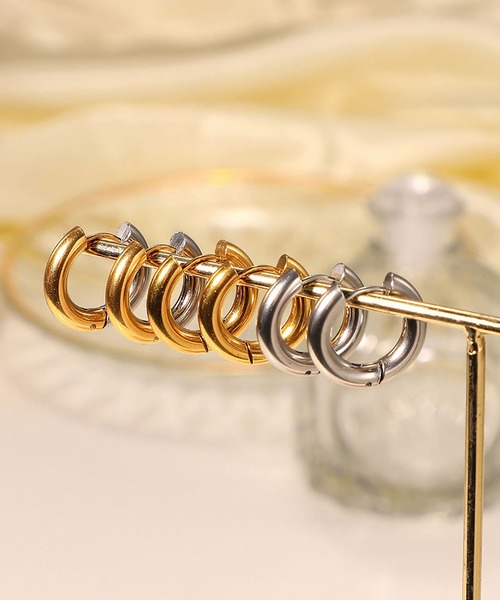 emonique（エモニーク）の「金属アレルギー対応 サージカルステンレス ニッケルフリー ピアス K18GP（ピアス（両耳用））」 - WEAR